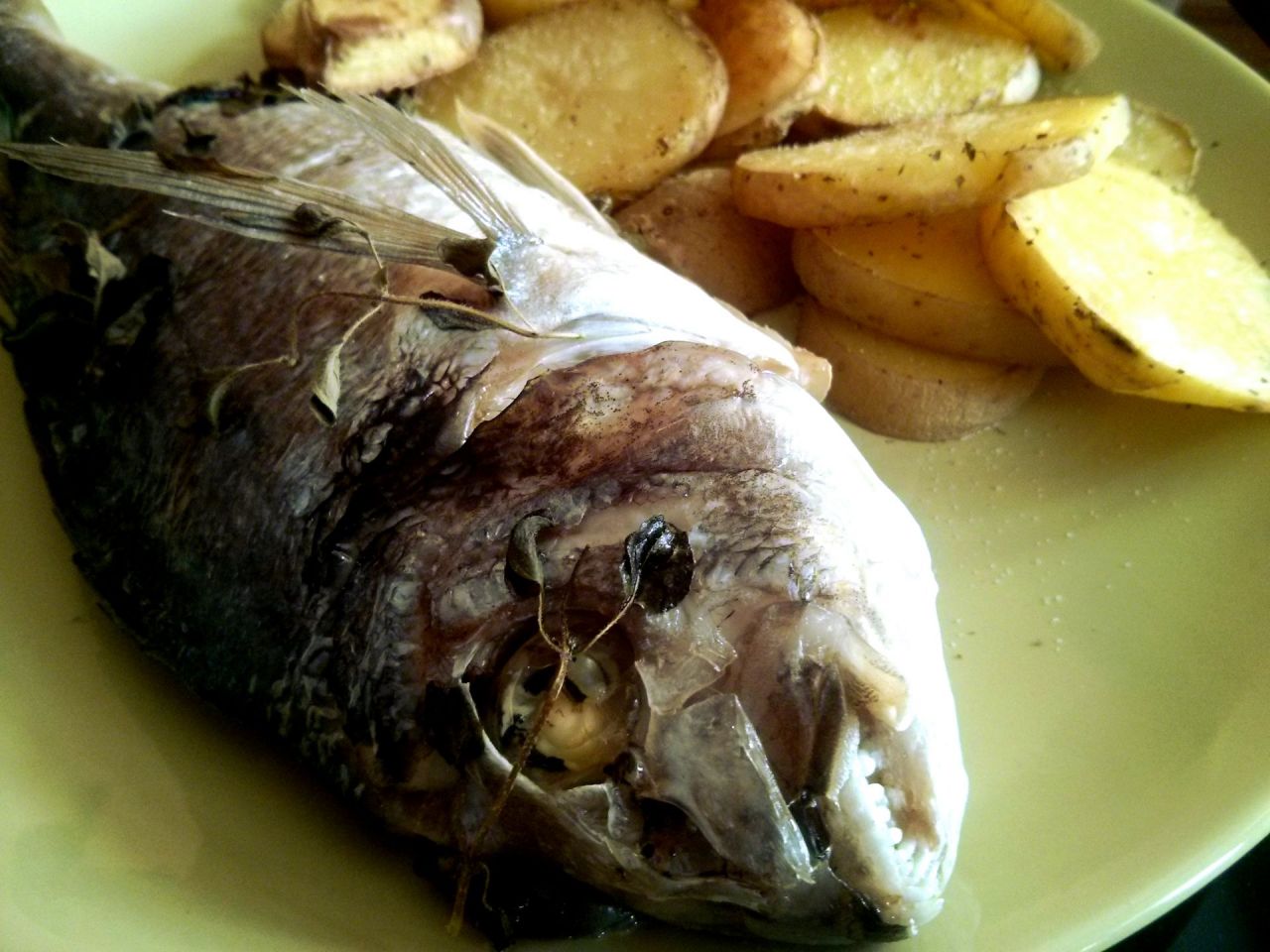 Pečená pražma královská s bylinkovým máslem - Zdravá kuchařka